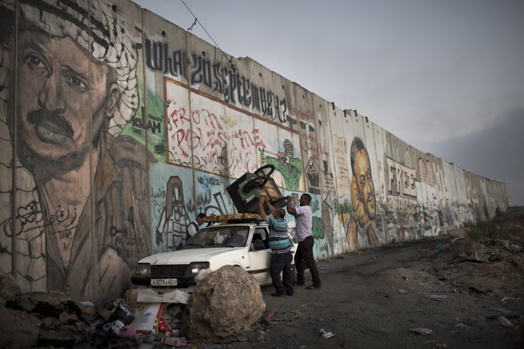 Documenting both sides of the Separation Wall, an Israel-Palestine ...